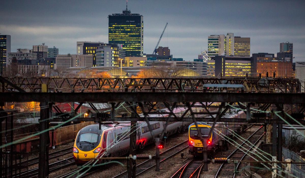 Labour promises to renationalise English railways - Offaly Live