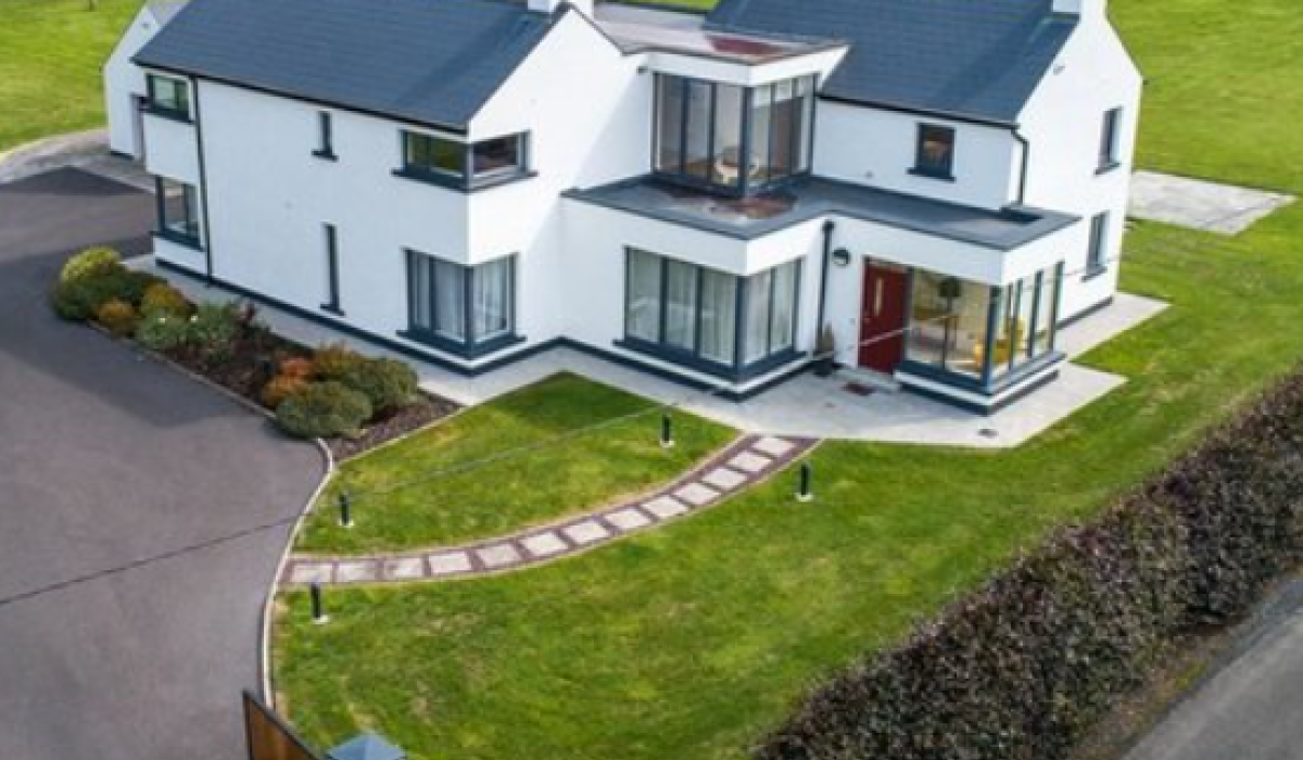 PROPERTY IN FOCUS: Spectacular Offaly home on the market for €425,000 ...