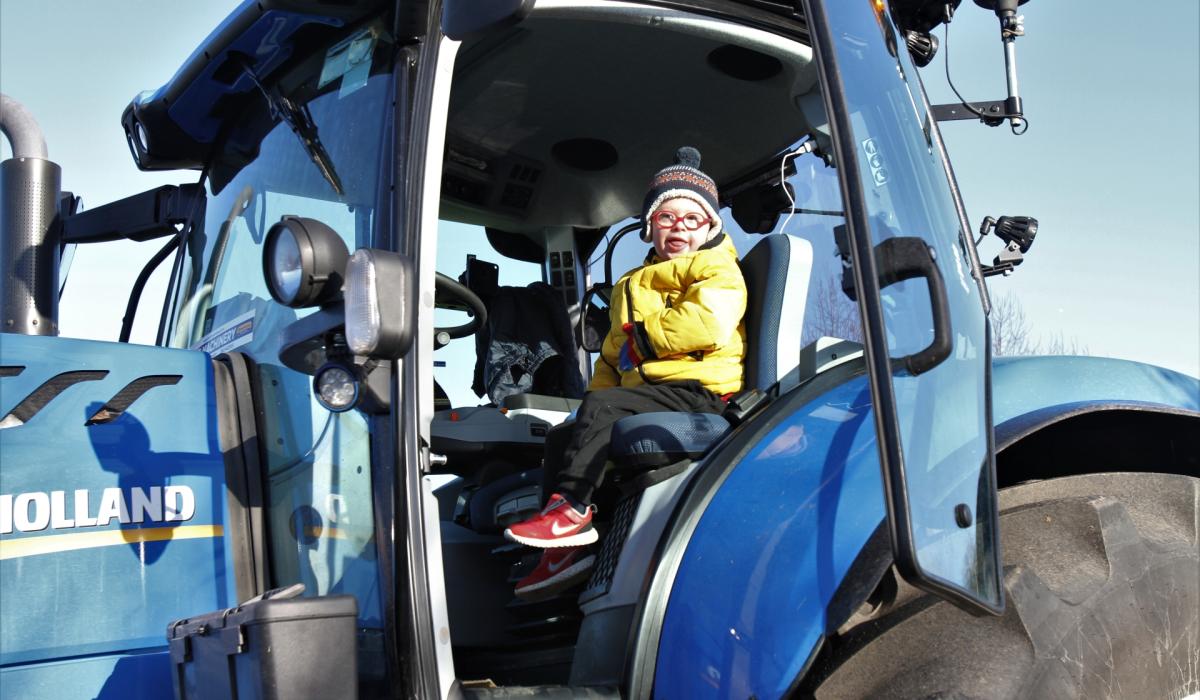 Make-A-Wish Ireland makes Rathcabbin boy's day - Offaly Live