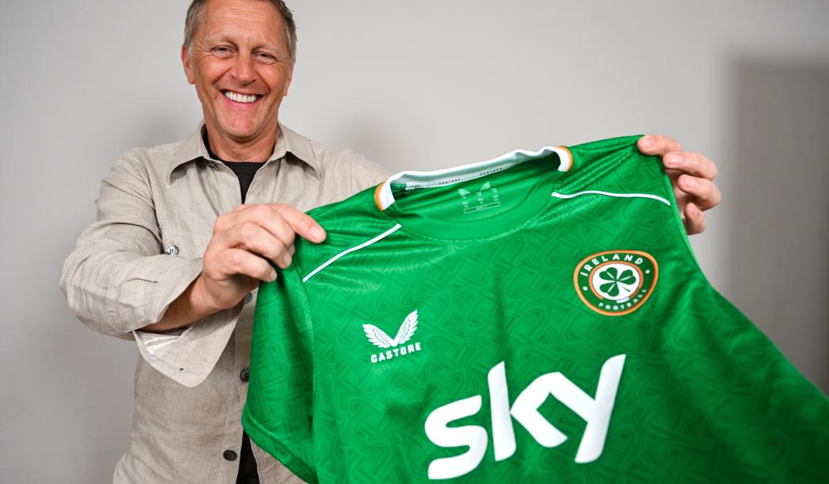 'We signed a dentist' - Fans divided as FAI announce shock new Ireland ...