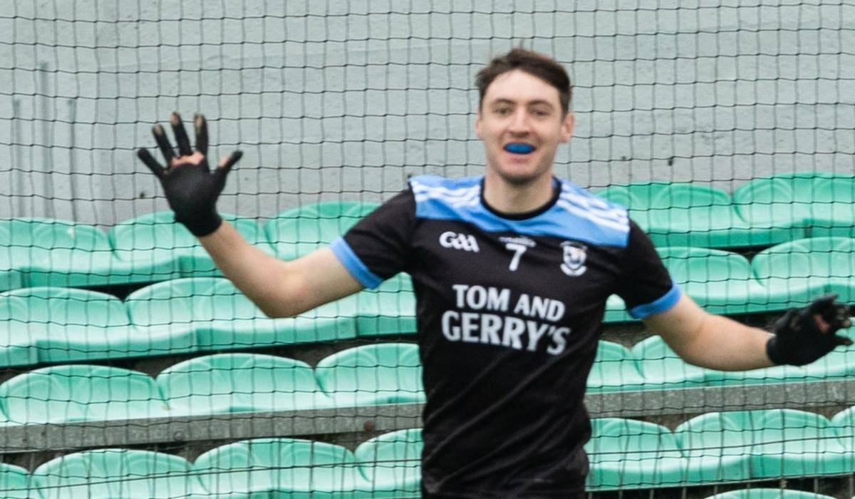 Improving Ballinagar keep heads to march on in tense extra time ...