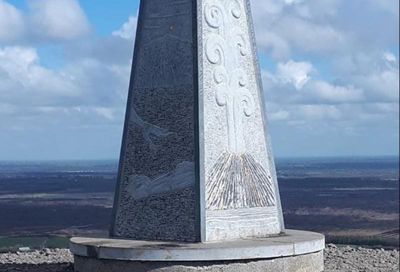 New sculpture erected on top of Croghan hill - Offaly Live