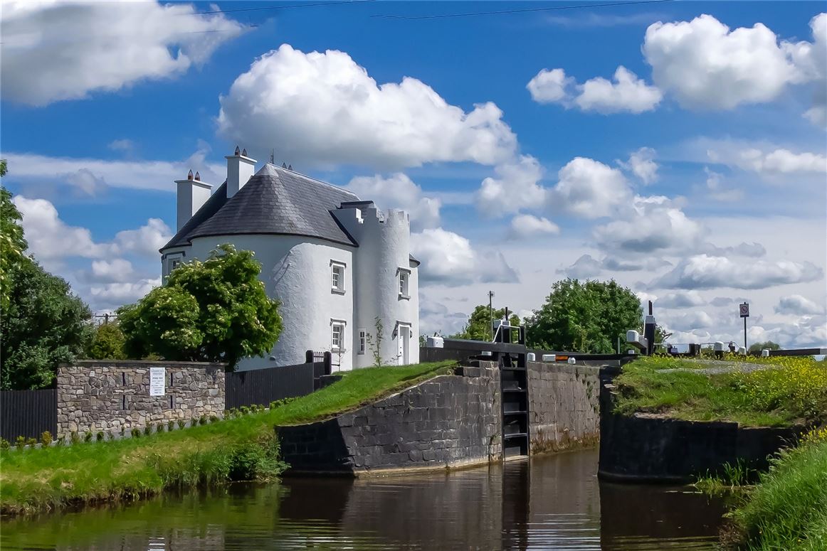 PROPERTY WATCH: Iconic and stunning house in Tullamore is now on the ...