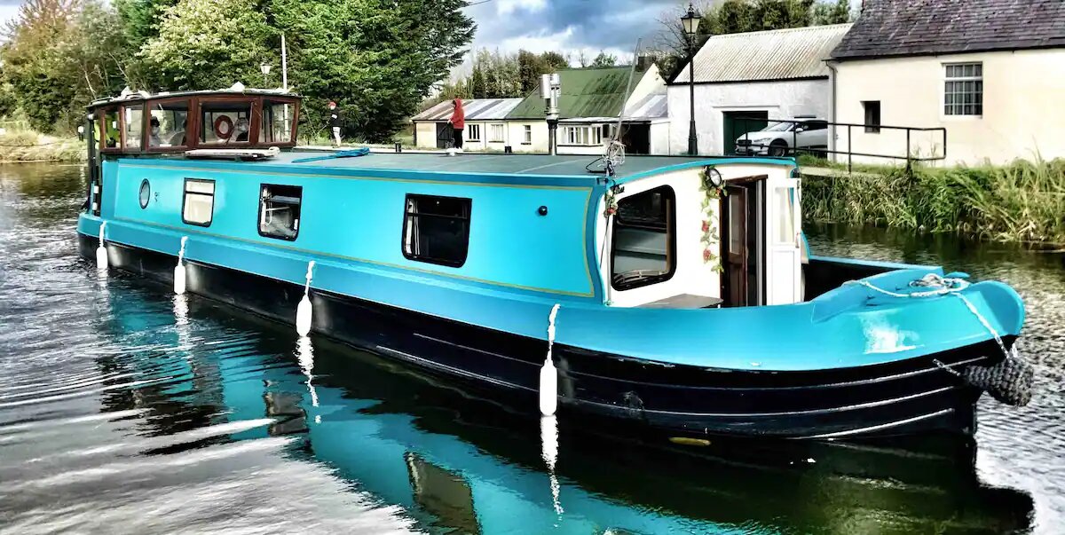 PICTURES: Stunning houseboat with scenic setting available to book in ...