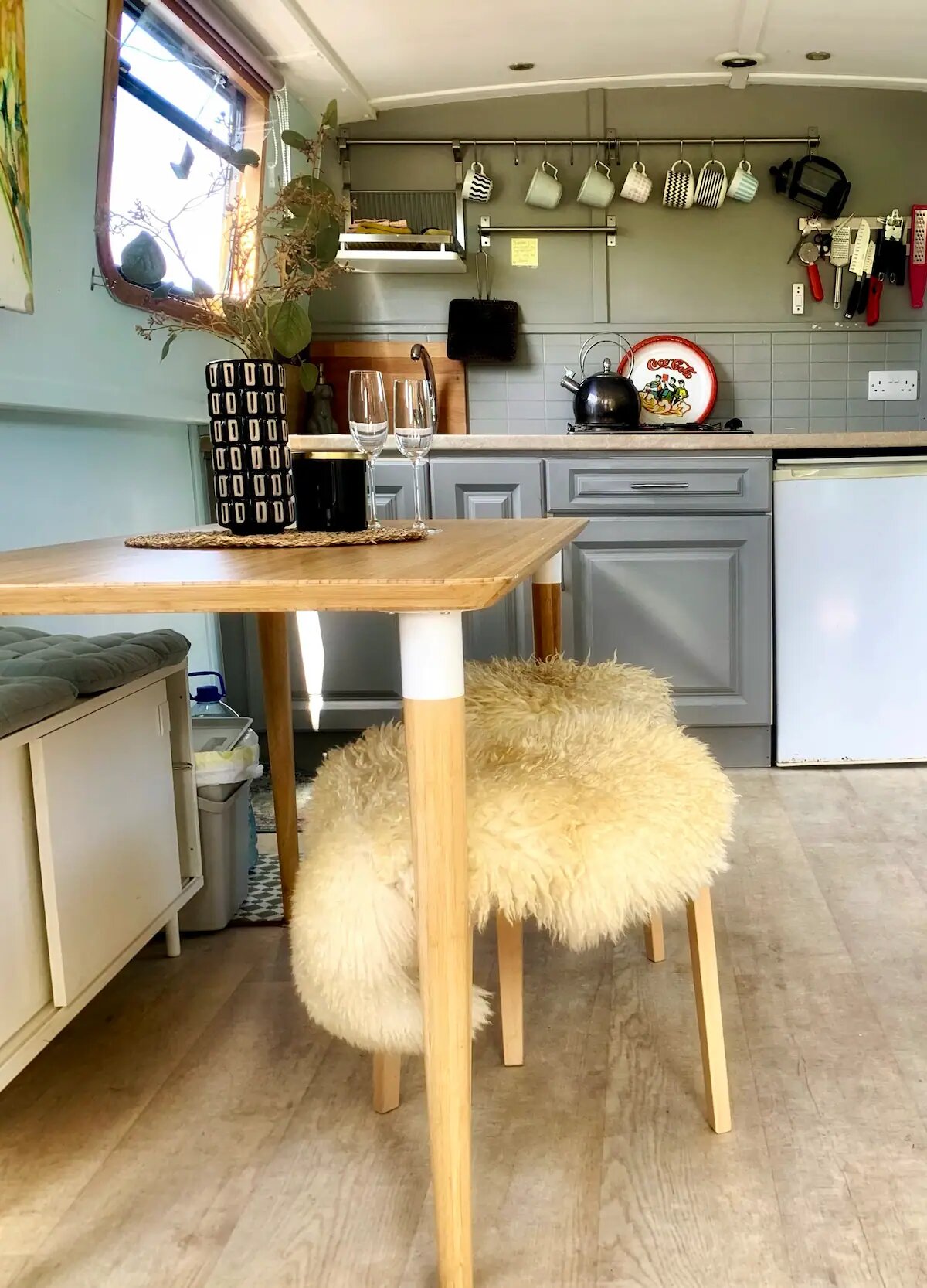 PICTURES: Stunning houseboat with scenic setting available to book in ...