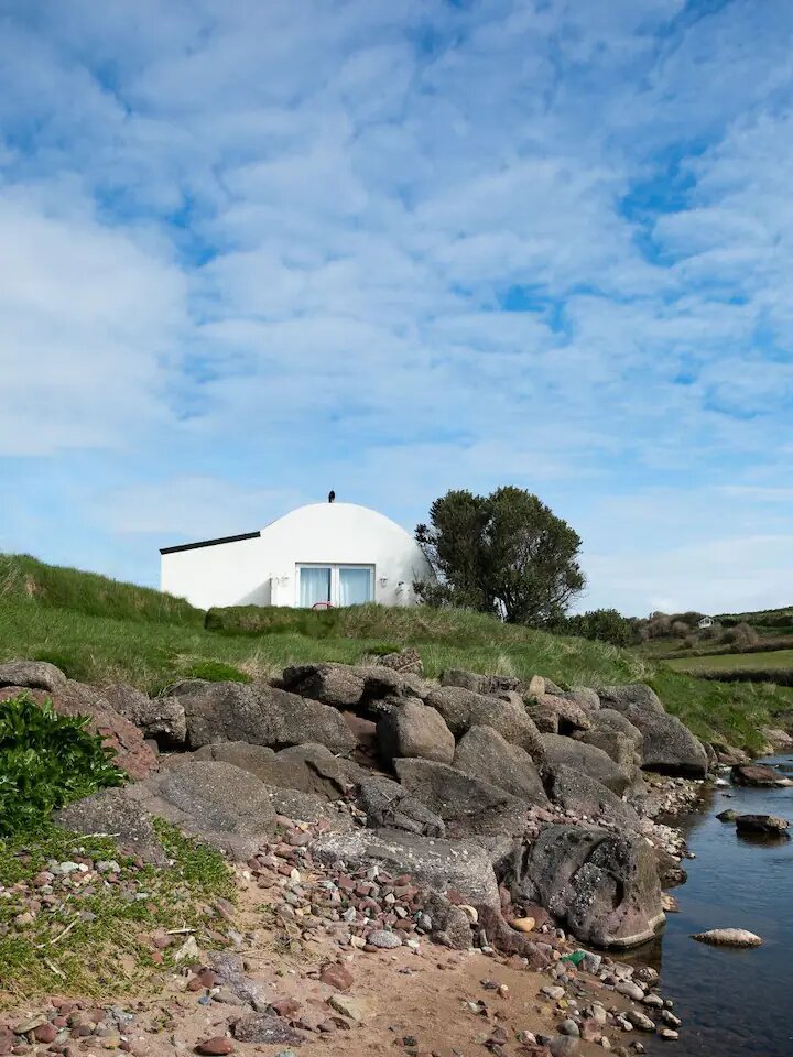 PICTURES: Irish barn offers spectacular seaside scenic views - see ...