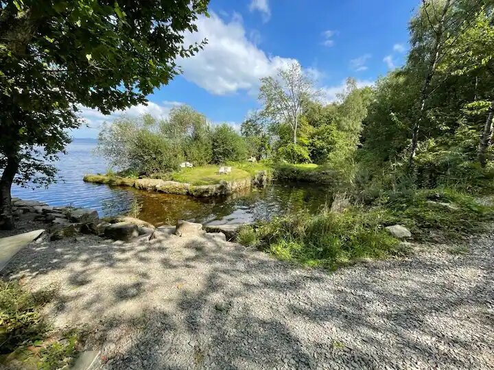 PICTURES: This Tipperary cabin accommodation has charming lakeside ...