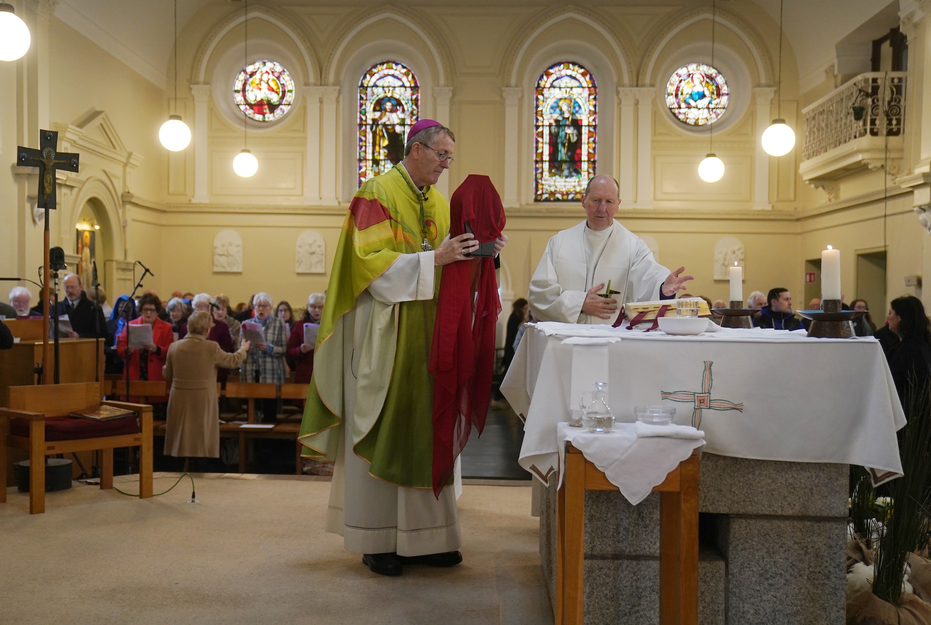 PICTURES: Hundreds of people gather in Kildare as relic of St Brigid ...