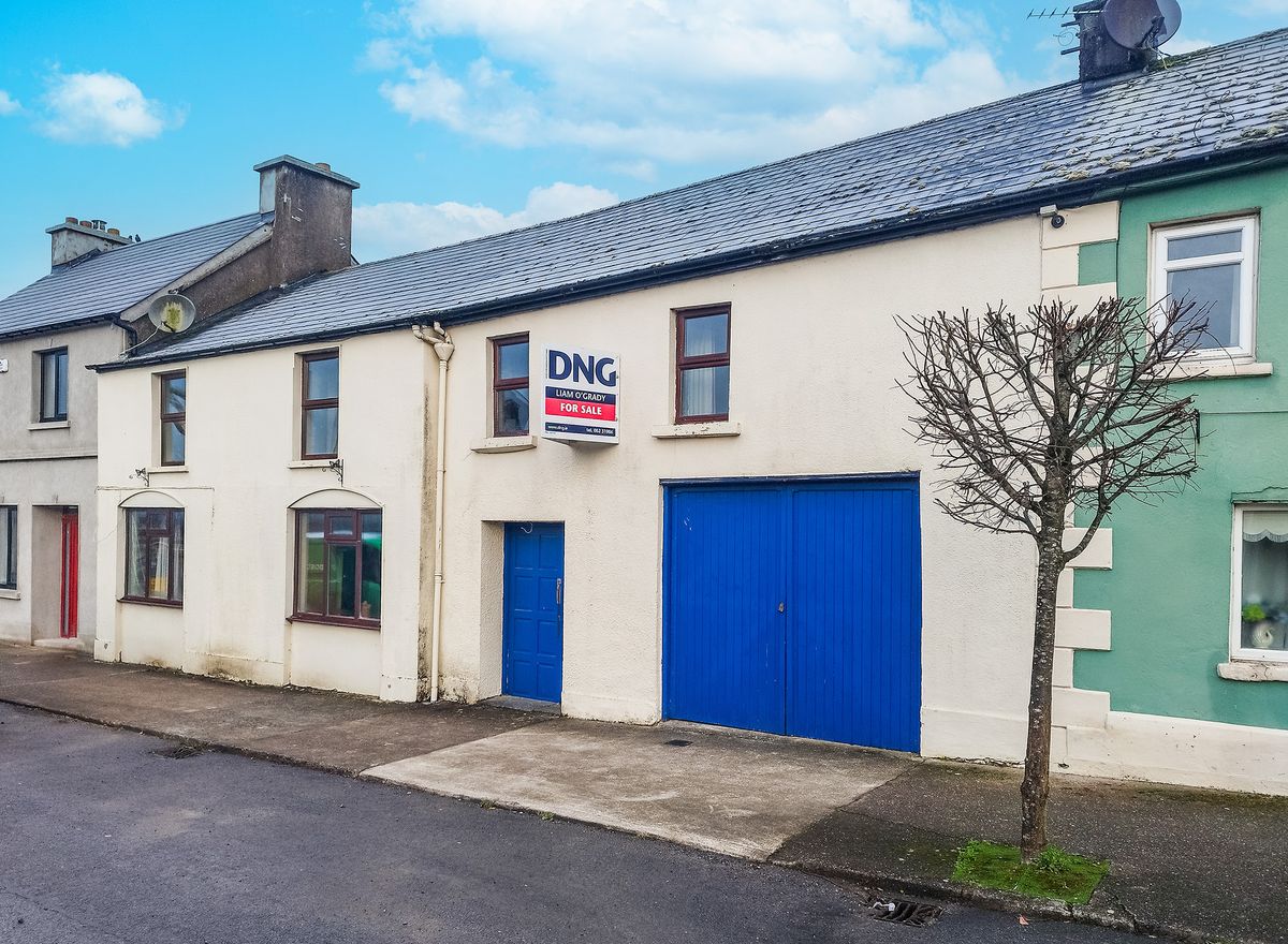 PICTURES: Unique Tipperary house with very surprising interior hits the ...