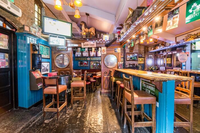 Large landmark pub and venue with great history in centre of Tullamore ...