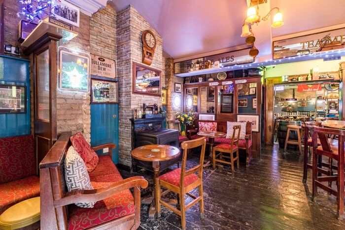 Large landmark pub and venue with great history in centre of Tullamore ...