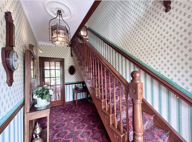 PICTURES: Huge six-bedroom home in Castlecomer hits the market for € ...